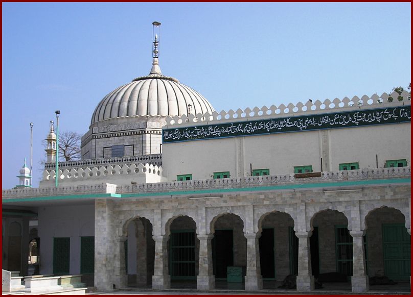 Shrine of Hazrat Qibla-alum Khwaja Noor Muhammad Maharvi R.A (2 of 7)
